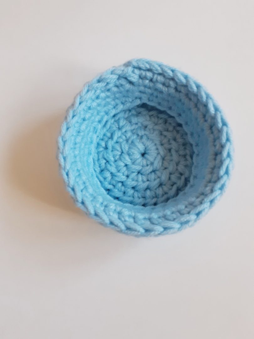 EASY CROCHET MINI BASKET - Free Pattern ⋆ lulostitchco.com
