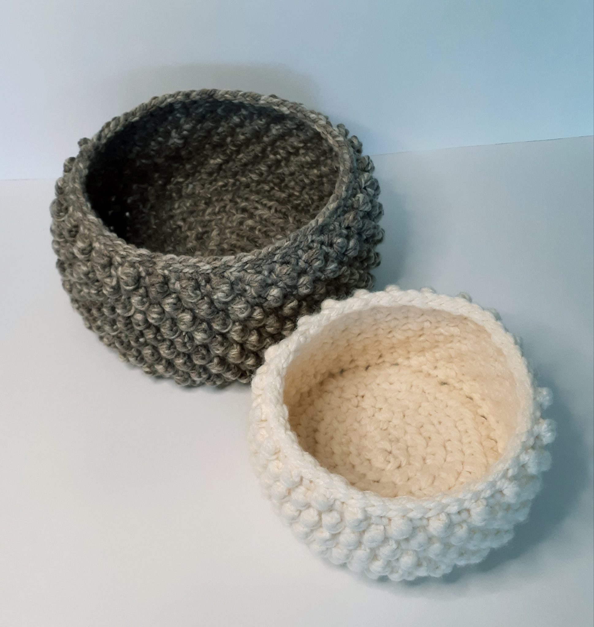 "BELLE" CHUNKY CROCHET BOBBLE BASKET - Free Pattern ⋆ lulostitchco.com